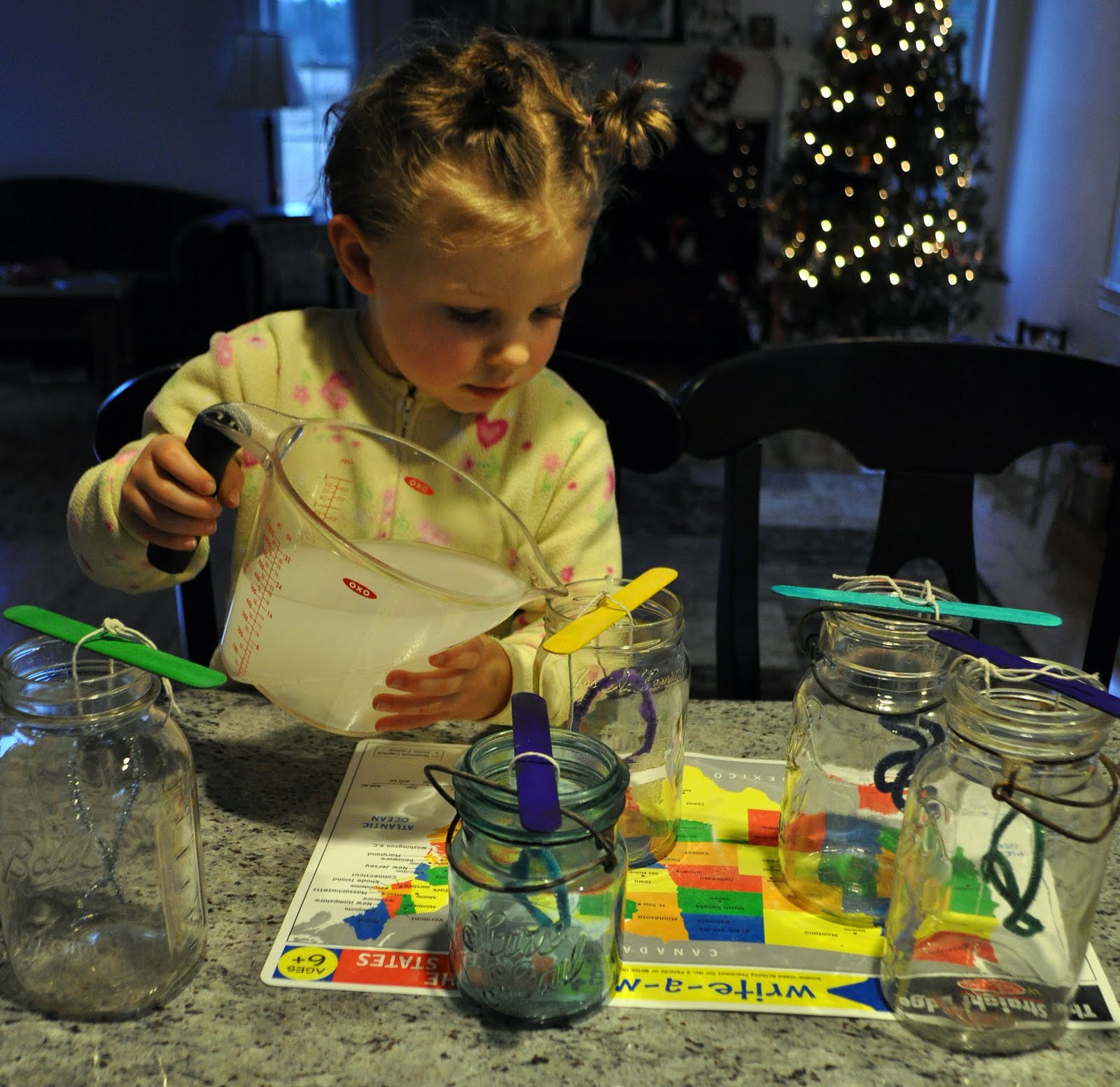 The Little Legers: A Christmas Science Experiment