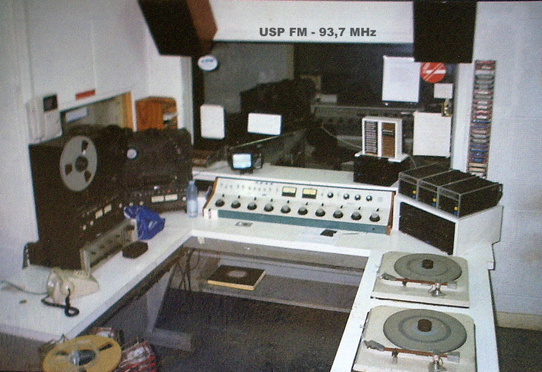 RADIO VITROLA by Dj Fininho: USP FM 93,7 MHz. SP - 1989