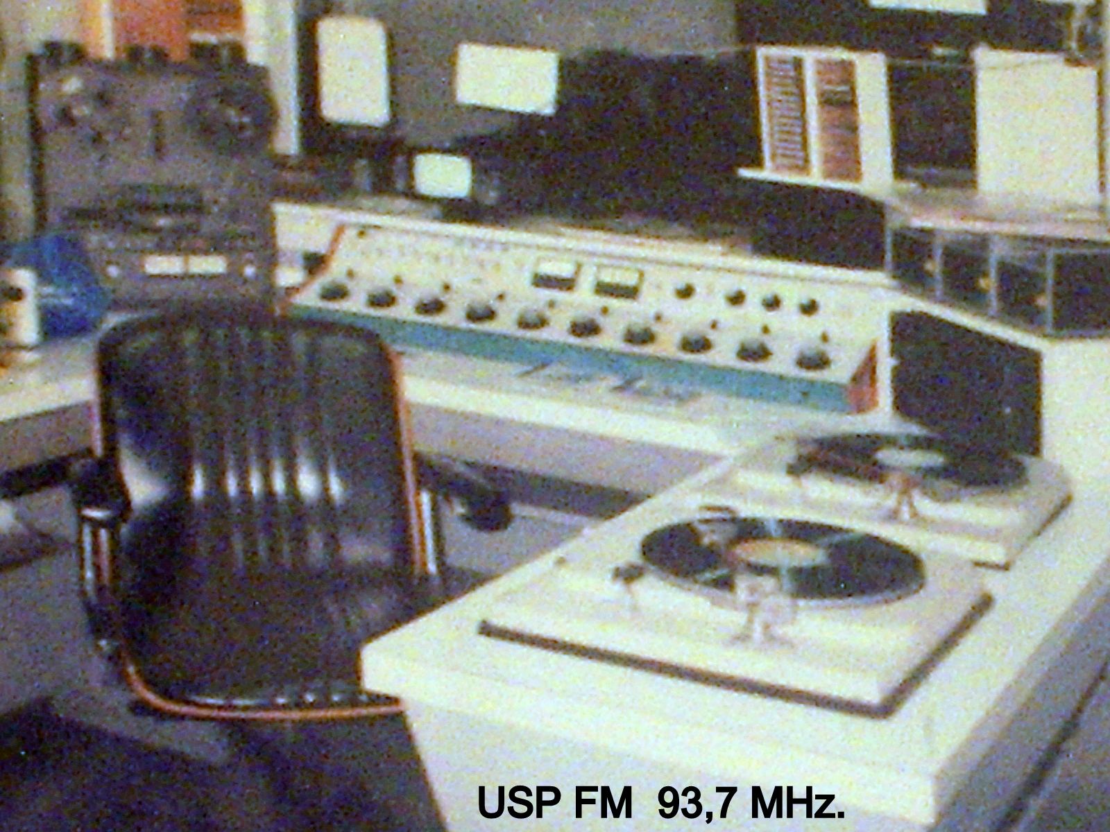 RADIO VITROLA by Dj Fininho: USP FM 93,7 MHz. SP - 1989