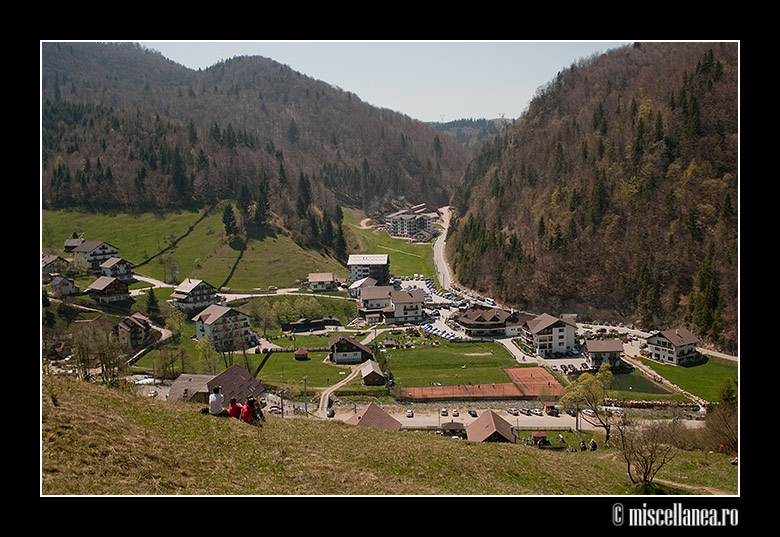 Miscellanea: Pantofăreală la Moeciu