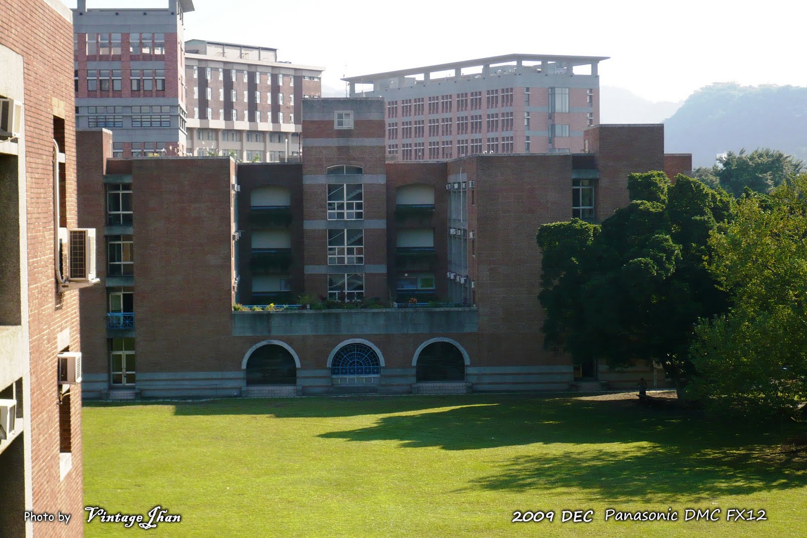 Travel Photos Map 旅行攝影地圖: College of Law,NTU/台大法學院 萬才館 霖澤館