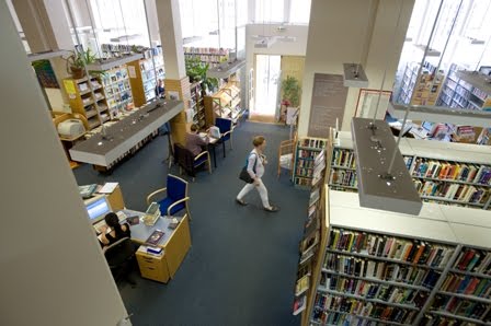 An American (Library) in Paris
