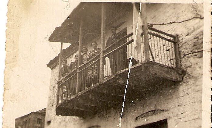 ΑΜΦΙΚΛΕΙΑ ΔΑΔΙ: Μπαλκονι στο Δαδι-Αμφικλεια το 1930