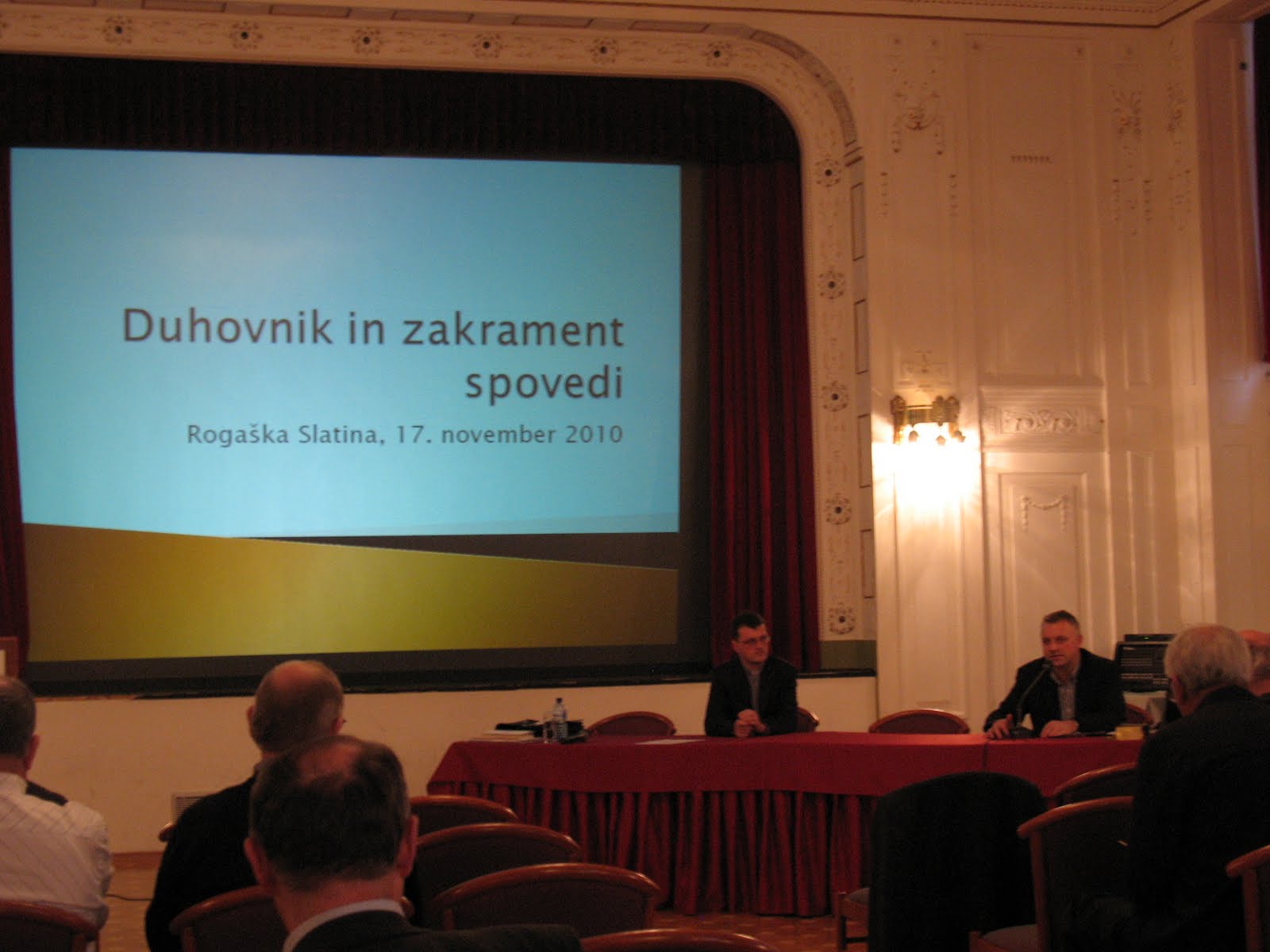 Kronika novomeškega škofa: november 2010