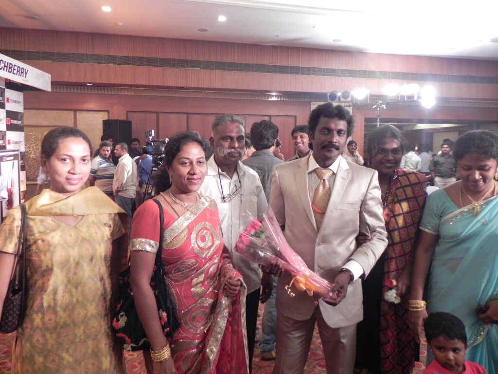 Techberry Mobiles: The India's first projector mobile got launched on ...