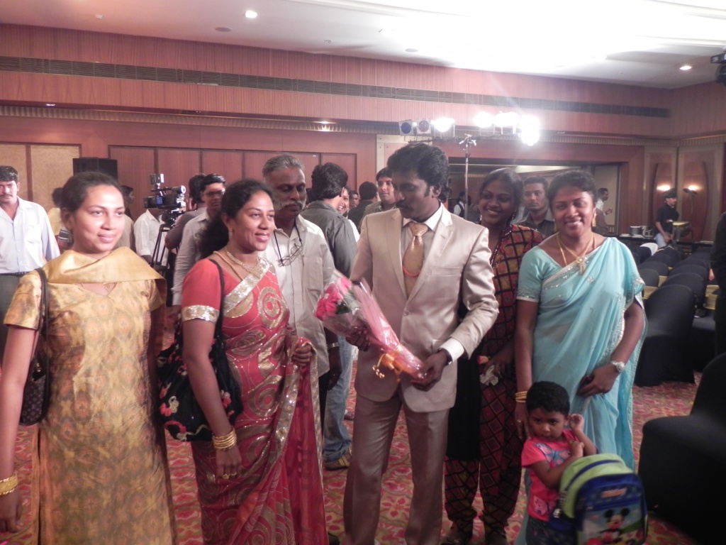 Techberry Mobiles: The India's first projector mobile got launched on ...