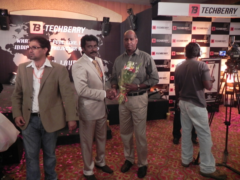 Techberry Mobiles: The India's first projector mobile got launched on ...