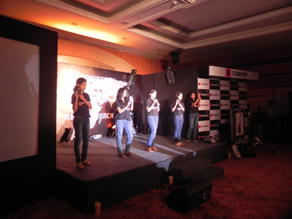 Techberry Mobiles: The India's first projector mobile got launched on ...