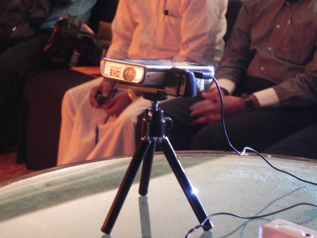 Techberry Mobiles: The India's first projector mobile got launched on ...