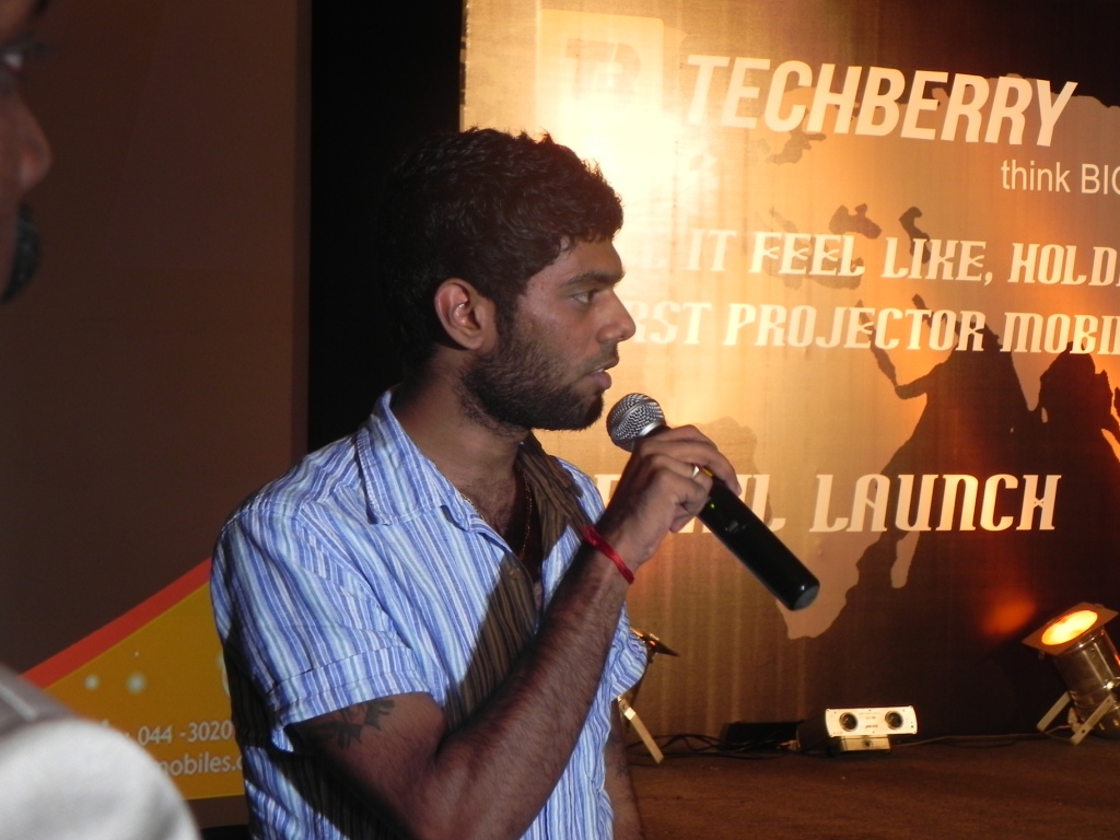 Techberry Mobiles: The India's first projector mobile got launched on ...