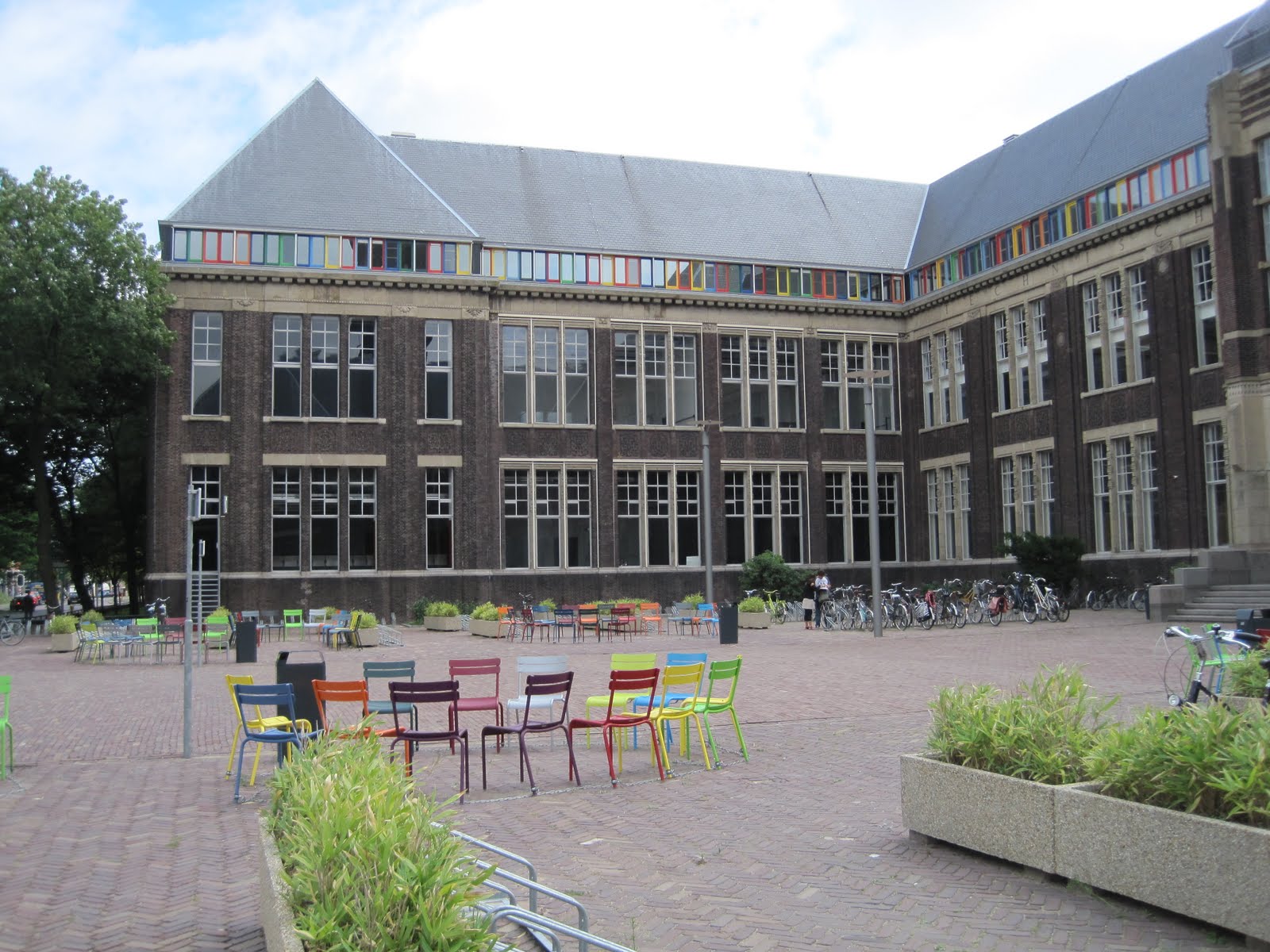Mindy On Tour: Exploring TU Delft Campus