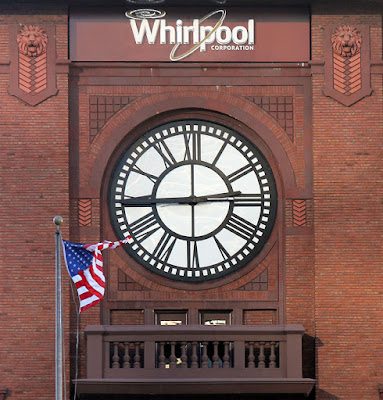 ArchitectureChicago PLUS: Reid Murdoch Tower gets Whirlpool Tattoo