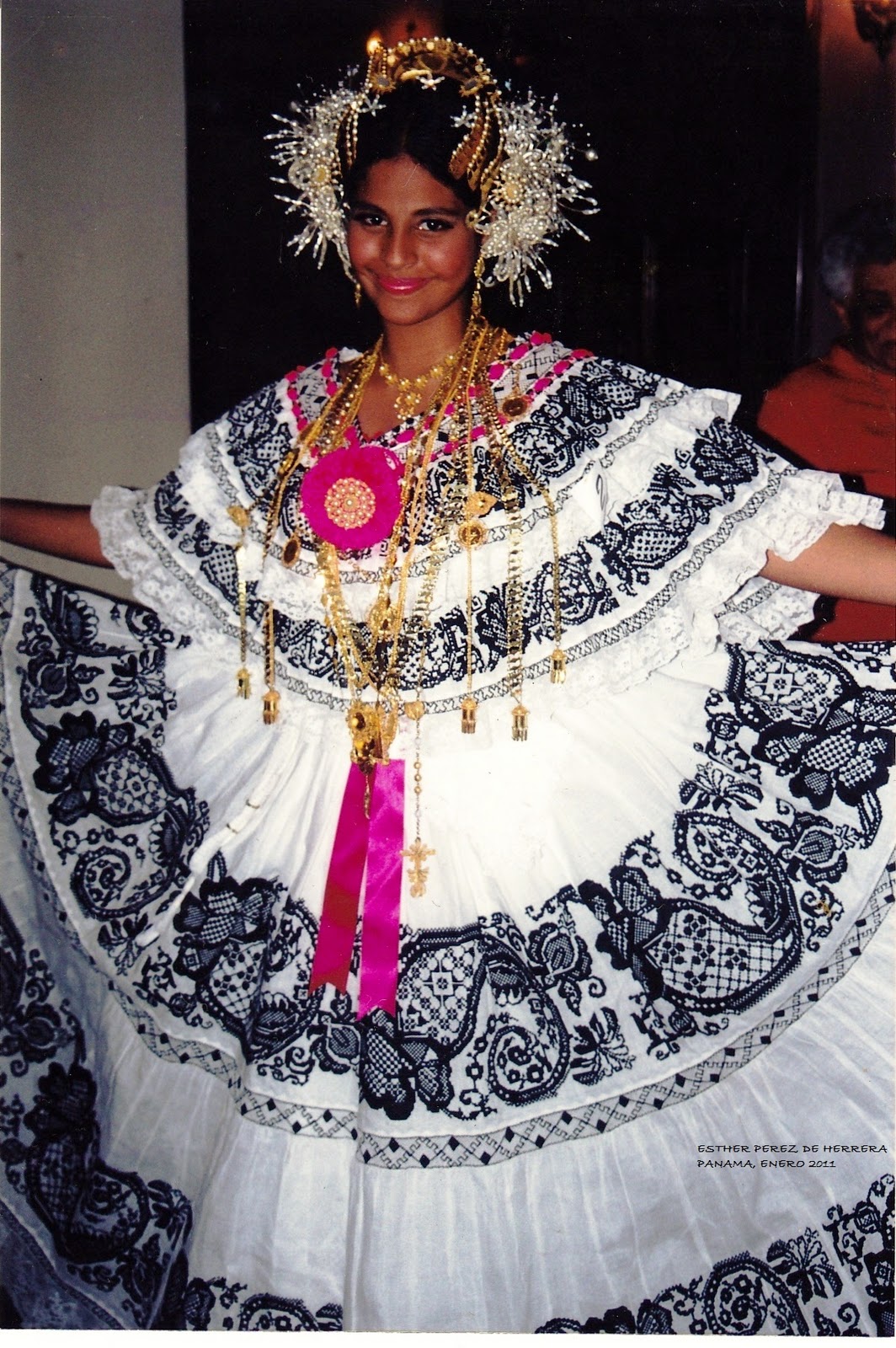 La Pollera de Panamá: Pollera en Punto de Cruz