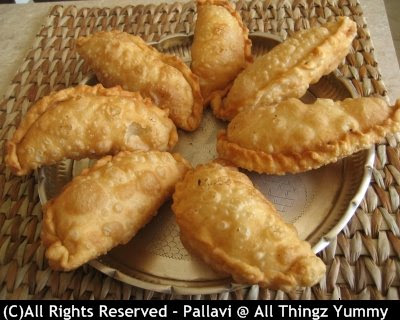 All Thingz Yummy !!!: Kariyalu/Kajjikayalu