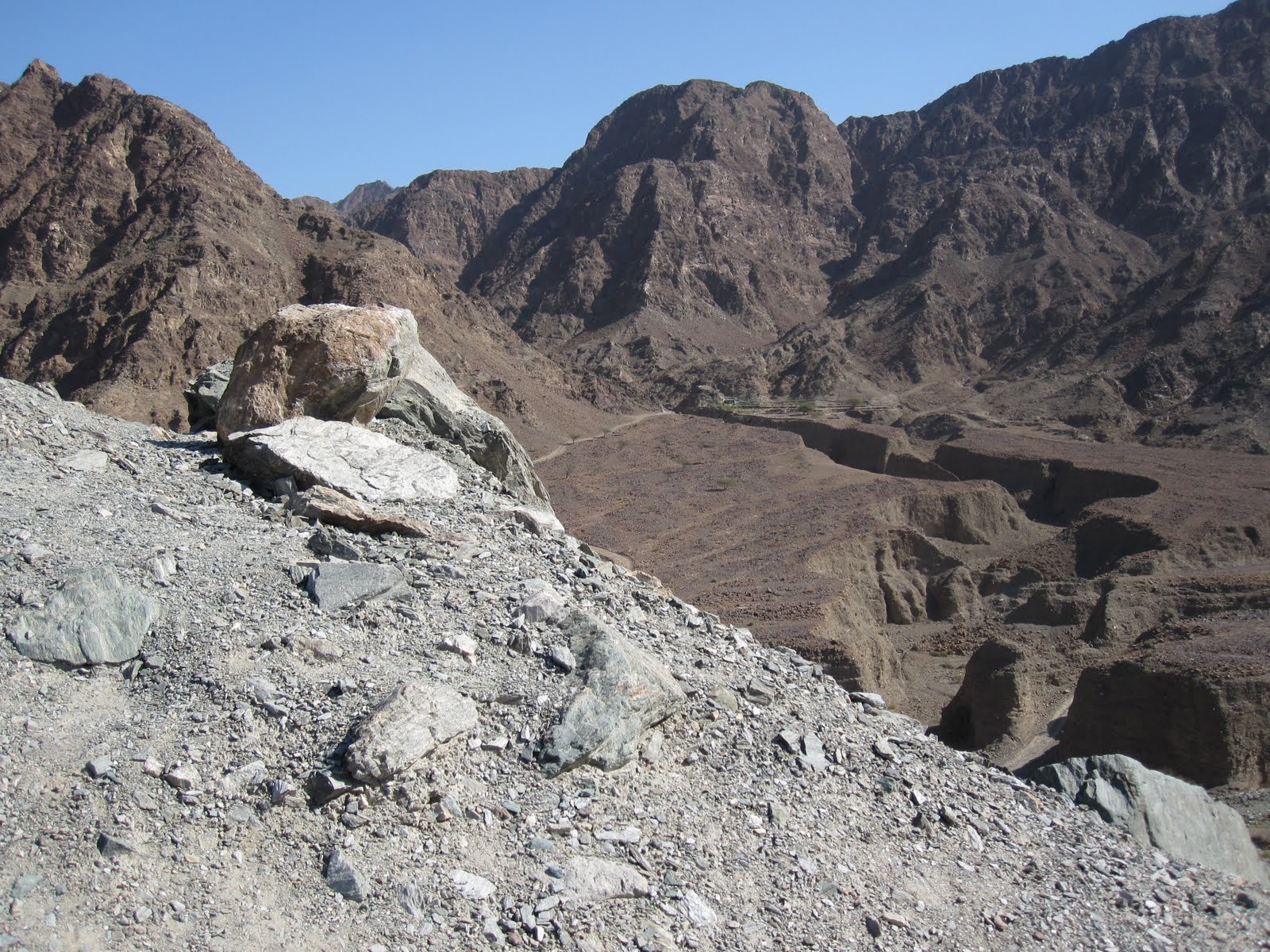 SATSUKA: IN THE MOUNTAINS AROUND MASAFI [Fujairah Emirate]