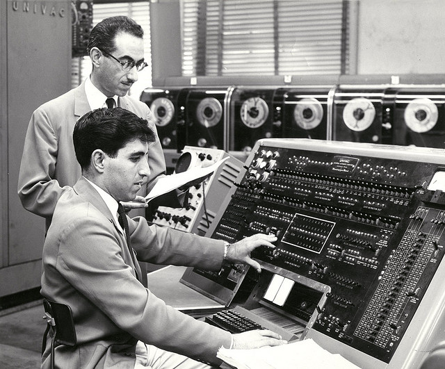 ETEREOLAND: COMPUTADORA AUTOMATICA UNIVERSAL ( UNIVAC )