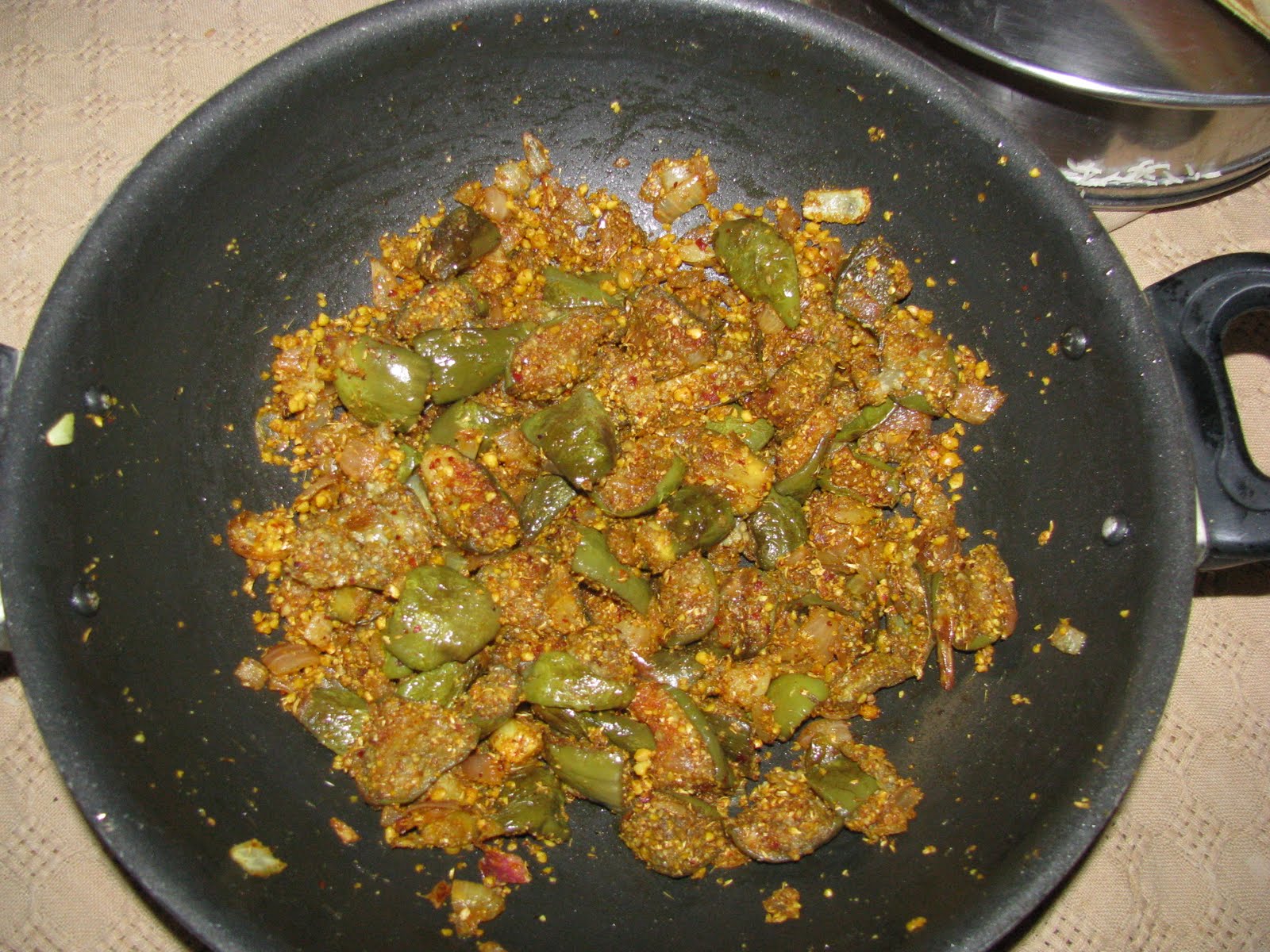 PAVITRA'S KITCHEN: Brinjal Curry - with homemade curry powder