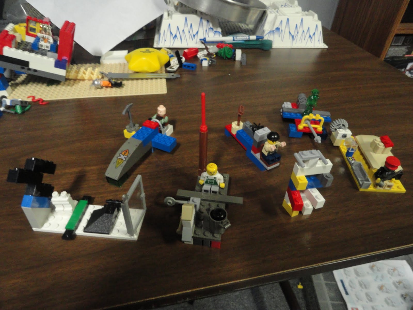 LEGO Quest Kids: 2 Cups of Random Bricks Photos