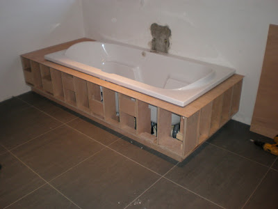 Bouwdagboek Montse en Dirk: 18/12/2010 Inbouwen bad deel 1
