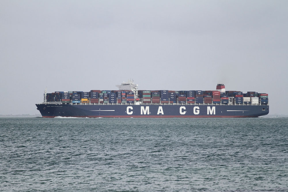 Ship-Photo: CMA CGM Magellan