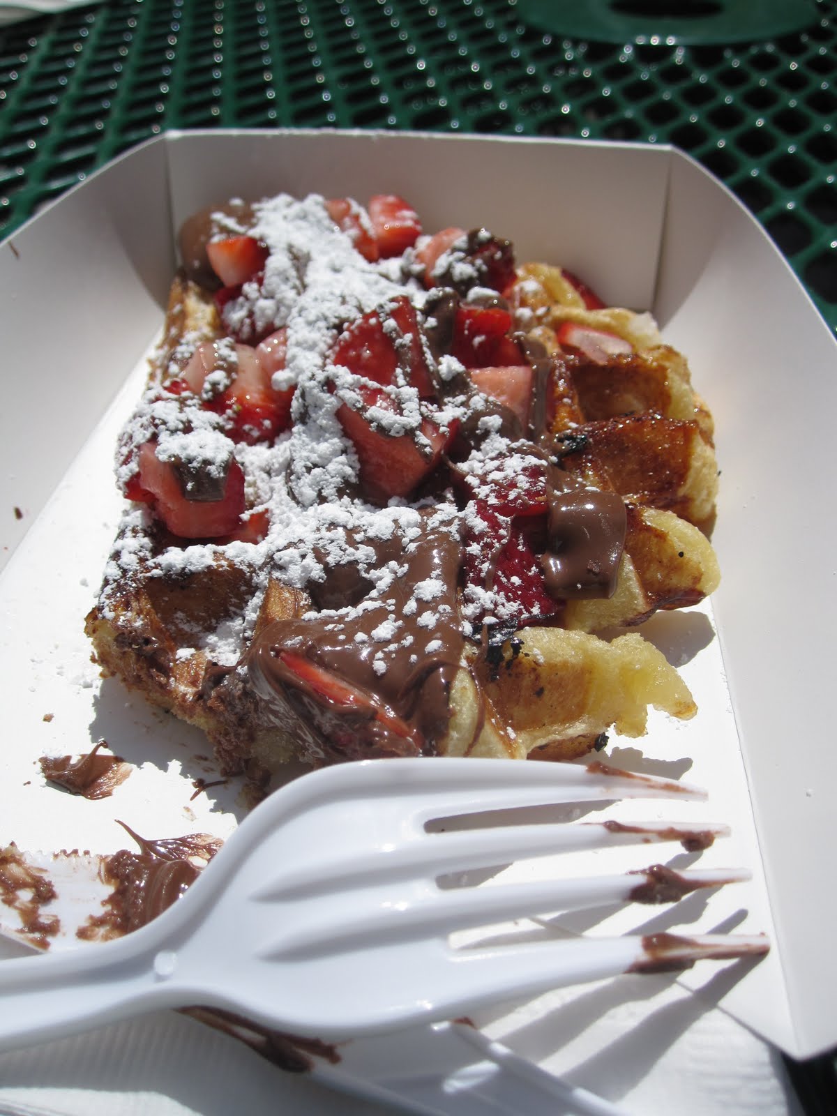 THE TIFFANY BLUE CHEF: Waffles and Dinges
