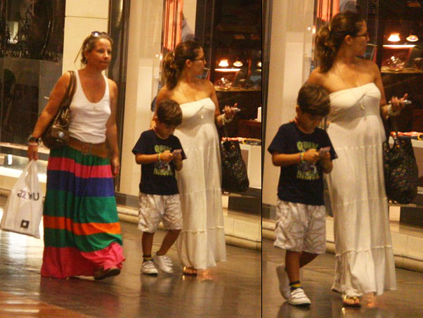 FC nordeste -MR: A cantora Maria Rita passeia com o filho em shopping