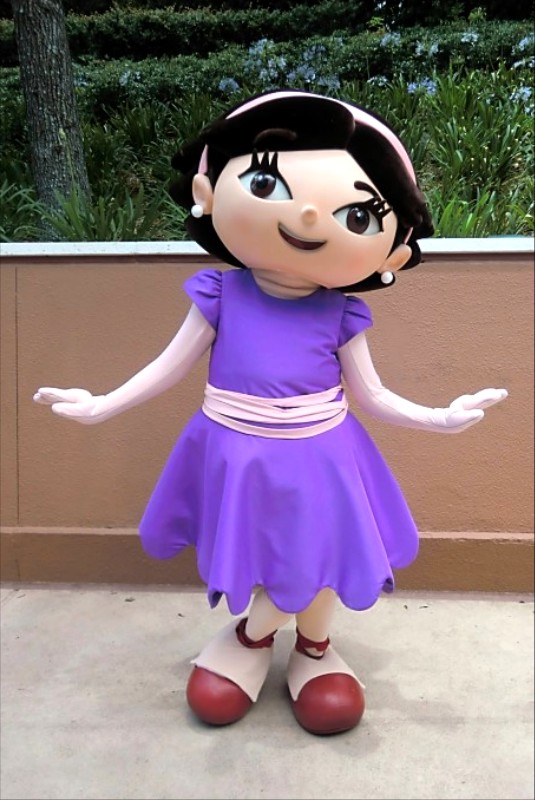 Unofficial Disney Character Hunting Guide: Random Epcot Character Meet ...