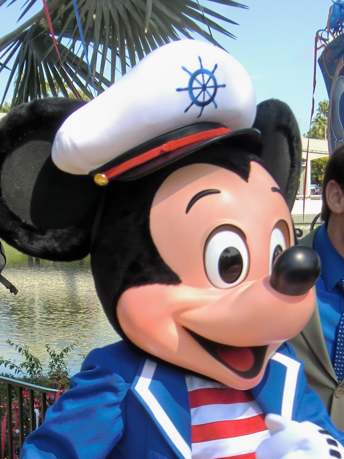 Unofficial Disney Character Hunting Guide: Duffy the Bear Debuts at Epcot