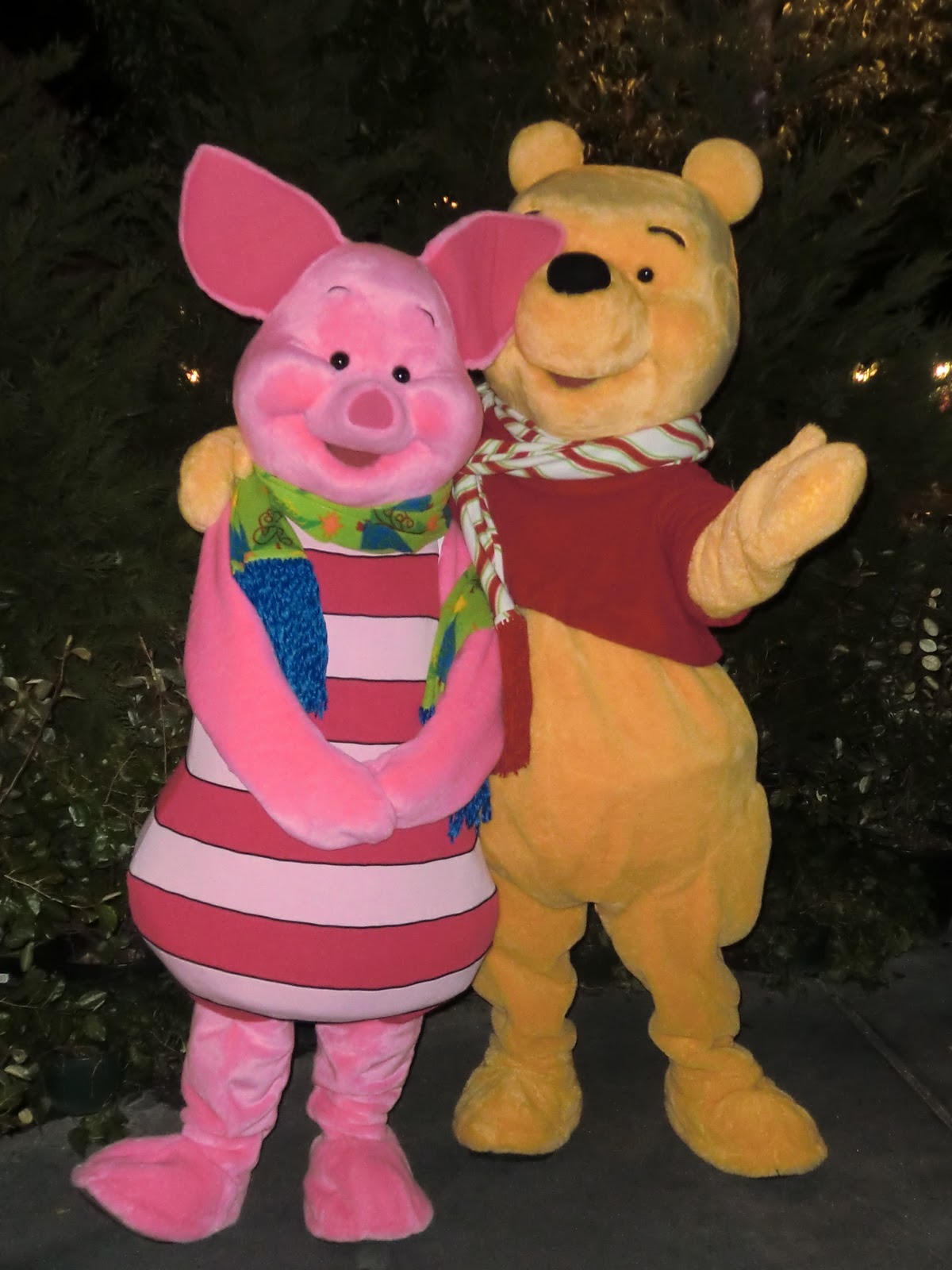 Unofficial Disney Character Hunting Guide: Mickey's Very Merry ...