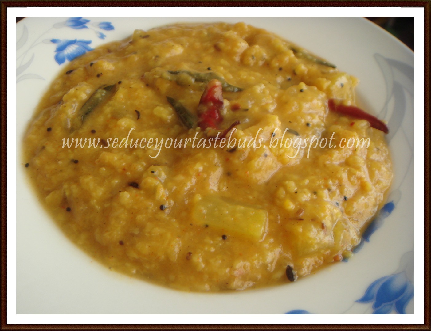 Seduce Your Tastebuds...: Vellai Poosani Kootu | Ash Gourd Kootu