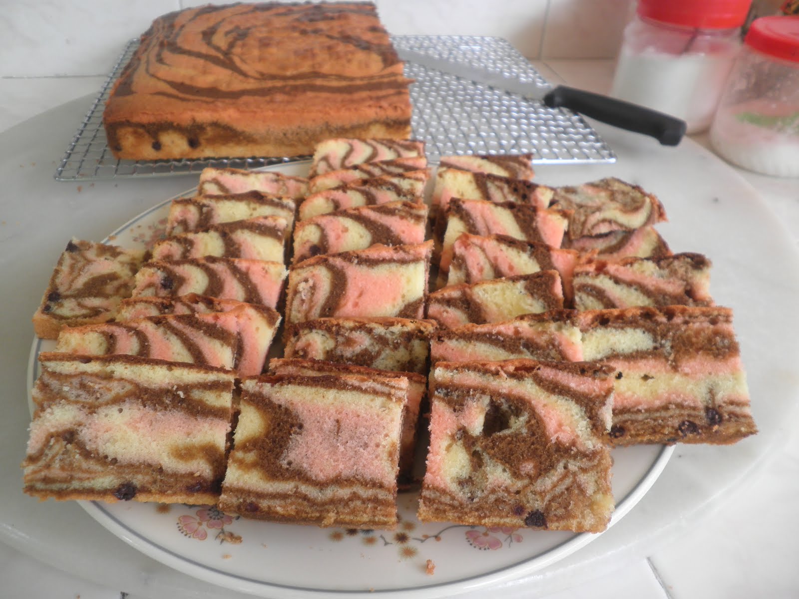 Christine's Kitchen: Tri-color Marble Cake
