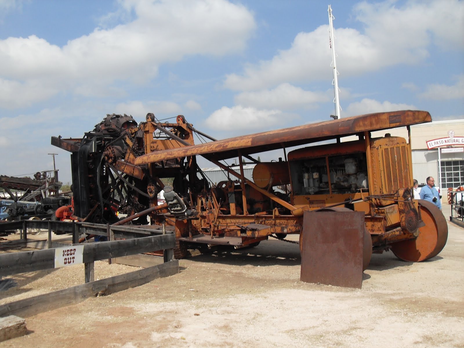 La Vita E Bella: International Oilfield Show (Old Rig)