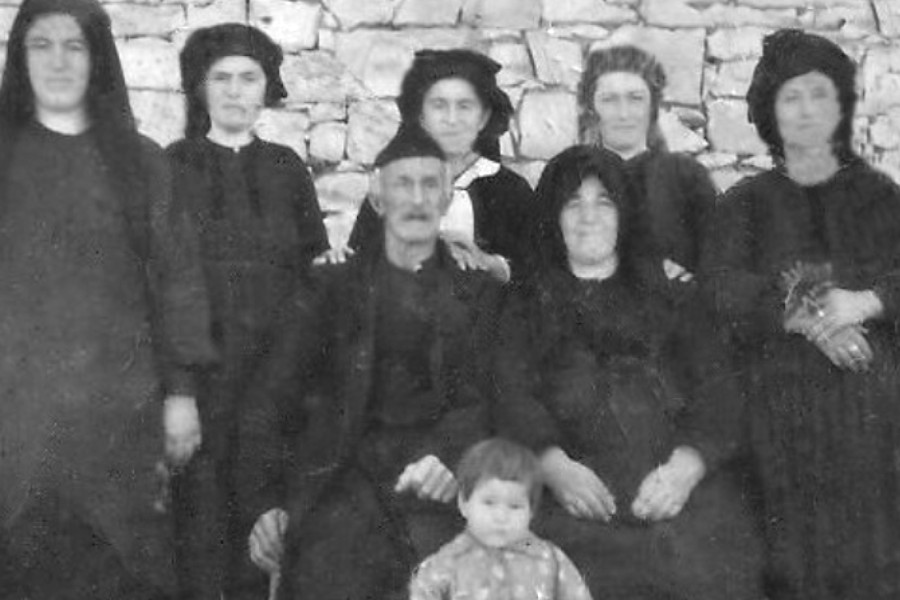ΦΩΤΟΓΡΑΦΙΚΟ ΛΕΥΚΩΜΑ ΚΑΙΣΑΡΕΙΑΣ: Οι οικογενειες στον οικισμο Καισαρειας