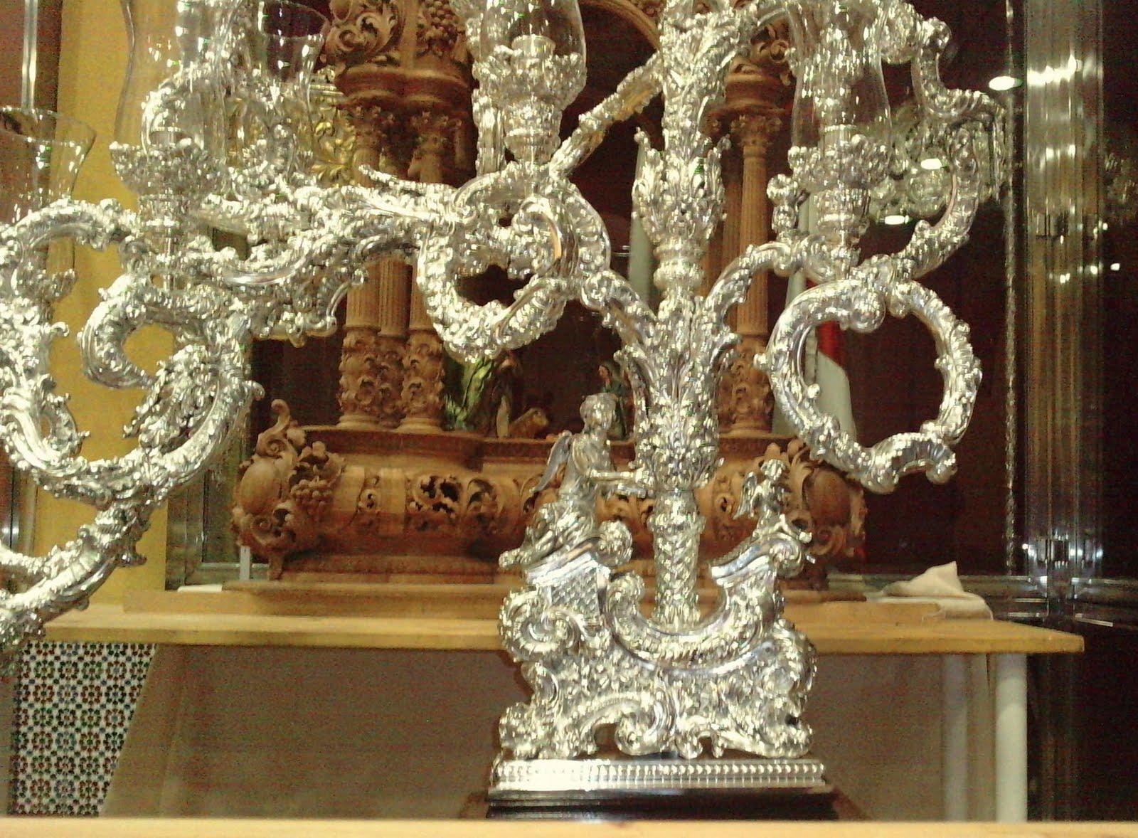 Mi Callejuela: CANDELABROS DE COLA PARA LA VIRGEN DE LA SALUD.