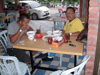 SEASON EXPLORER: Mount Bubu the 'blood sucker leech' 1657 m 14-16 Mei 2010