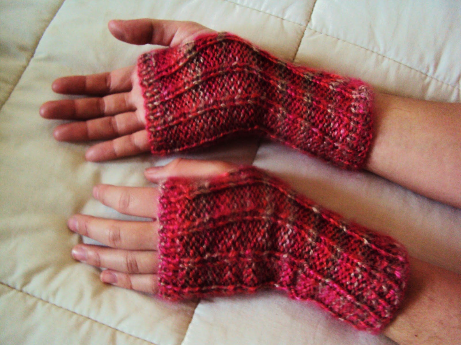 EL BAZAR DE NANCY: Mitones tejidos a palillos y a crochet