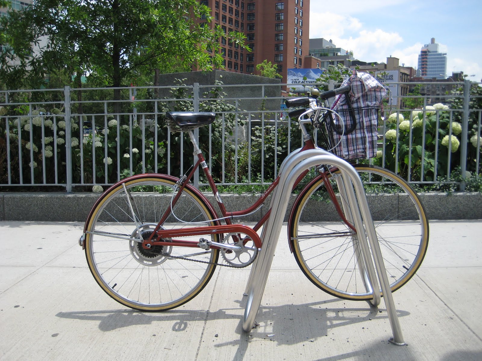 for the love of bikes: paper clip-like rack