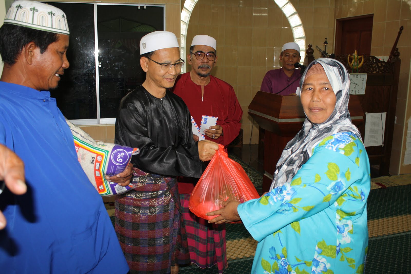 LAMAN RASMI ADUN MAHARANI: SUMBANGAN RAMADHAN 1341H DI PARIT AMAL LAUT MUAR
