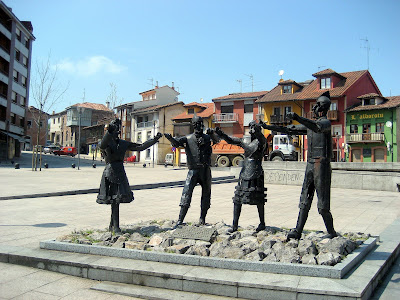 Fotos desde Oviedo, Asturias, España y demás.: Monumento al Carmín de ...