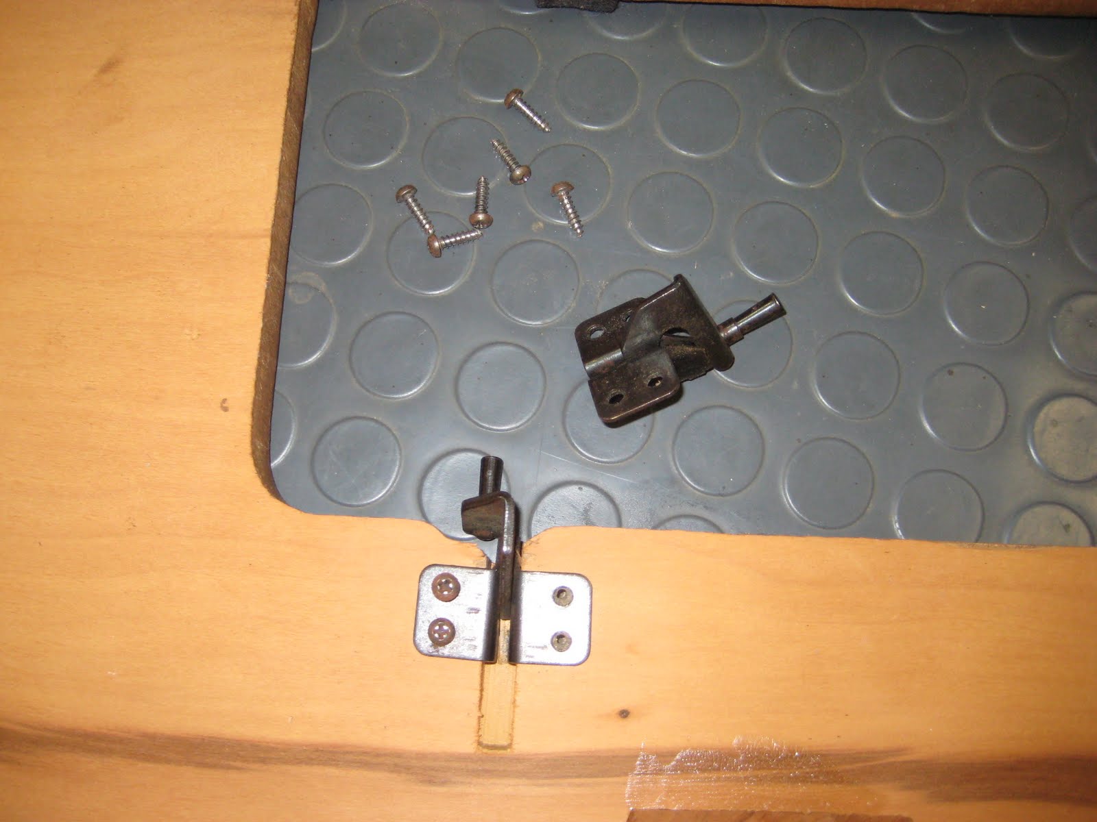 Hi, It's Terri ...: Sewing Machine Cabinet for my Singer 185J