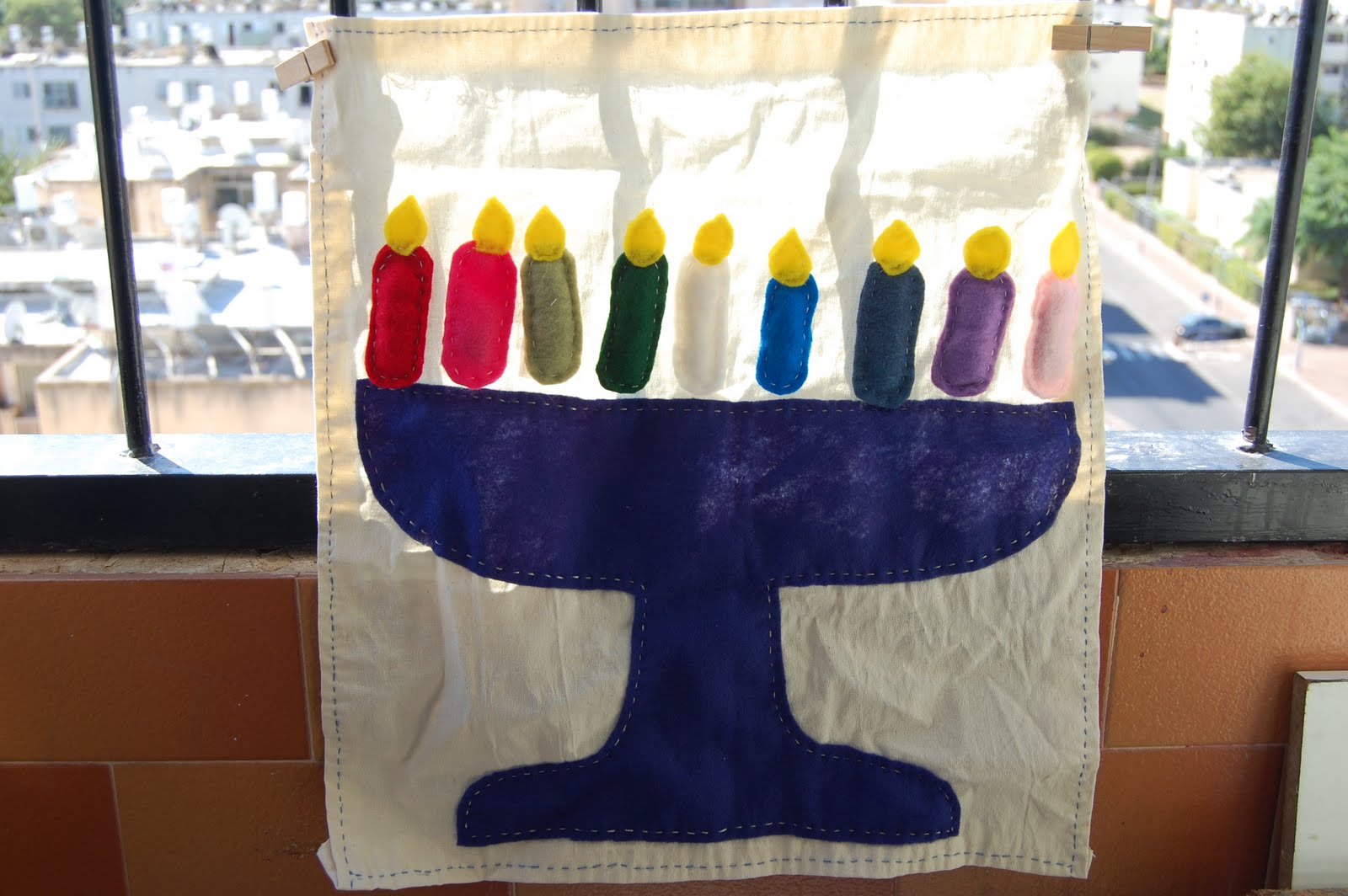 Sara In Akko: Chanukah Craft Part 1: Color Fun Menorah