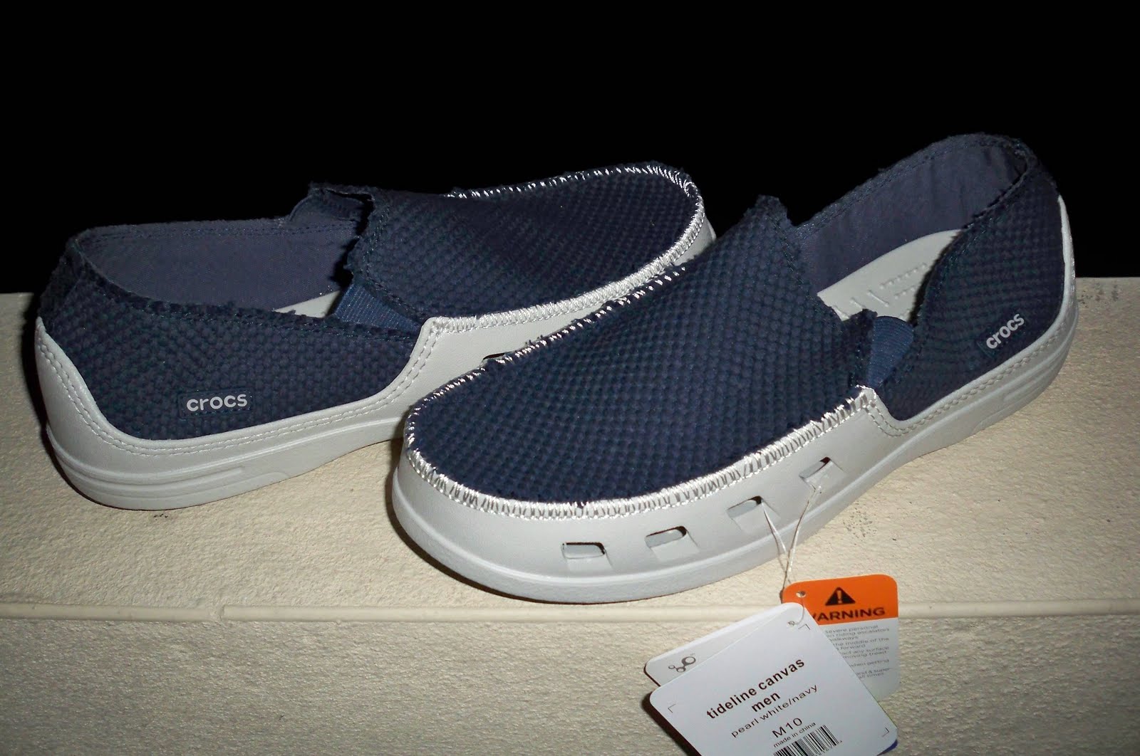 tokotujuhpuluh: CROCS tideline canvas man