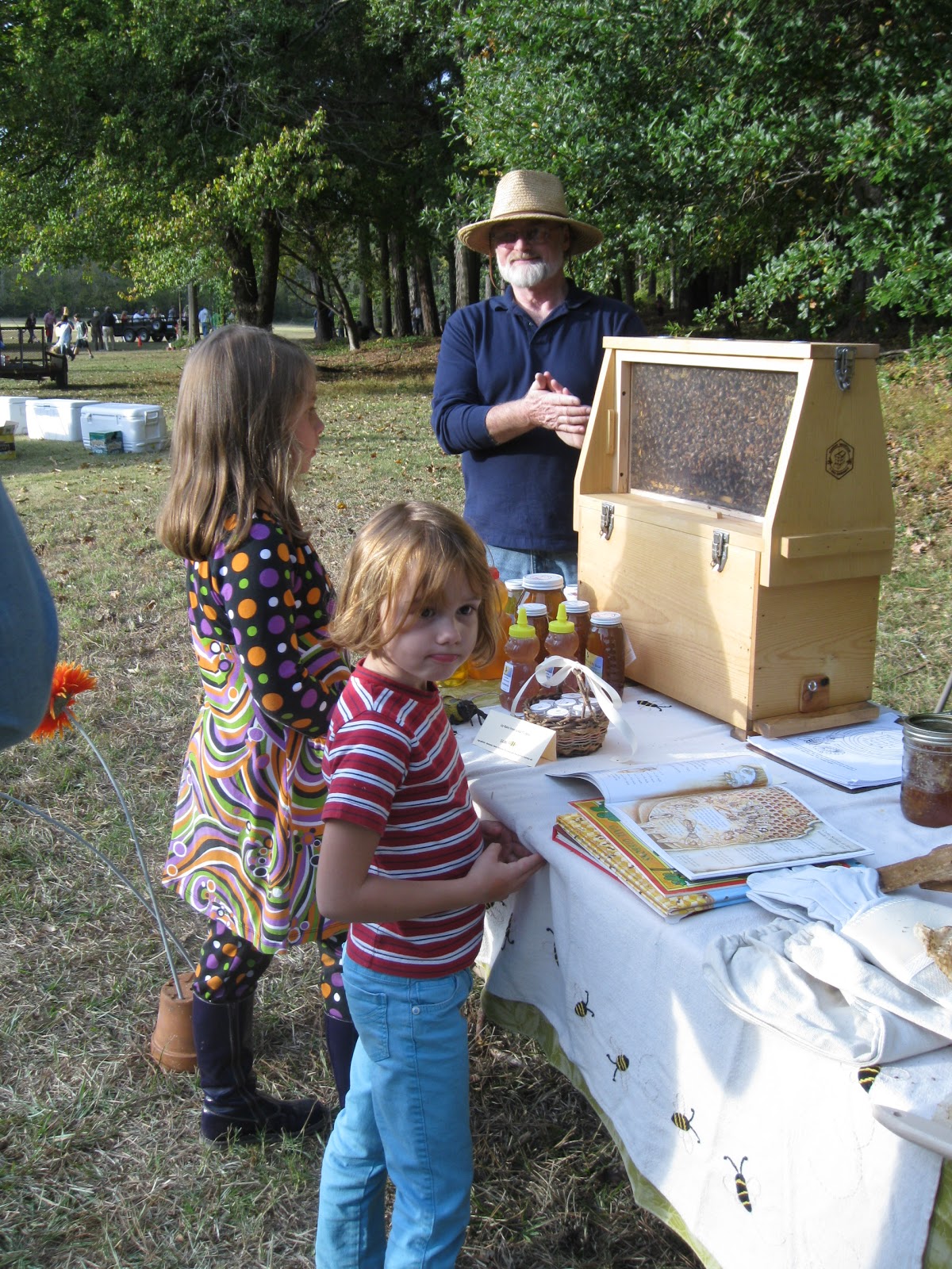 Linda's Bees: Introducing Buckhead to Bees and Beekeeping