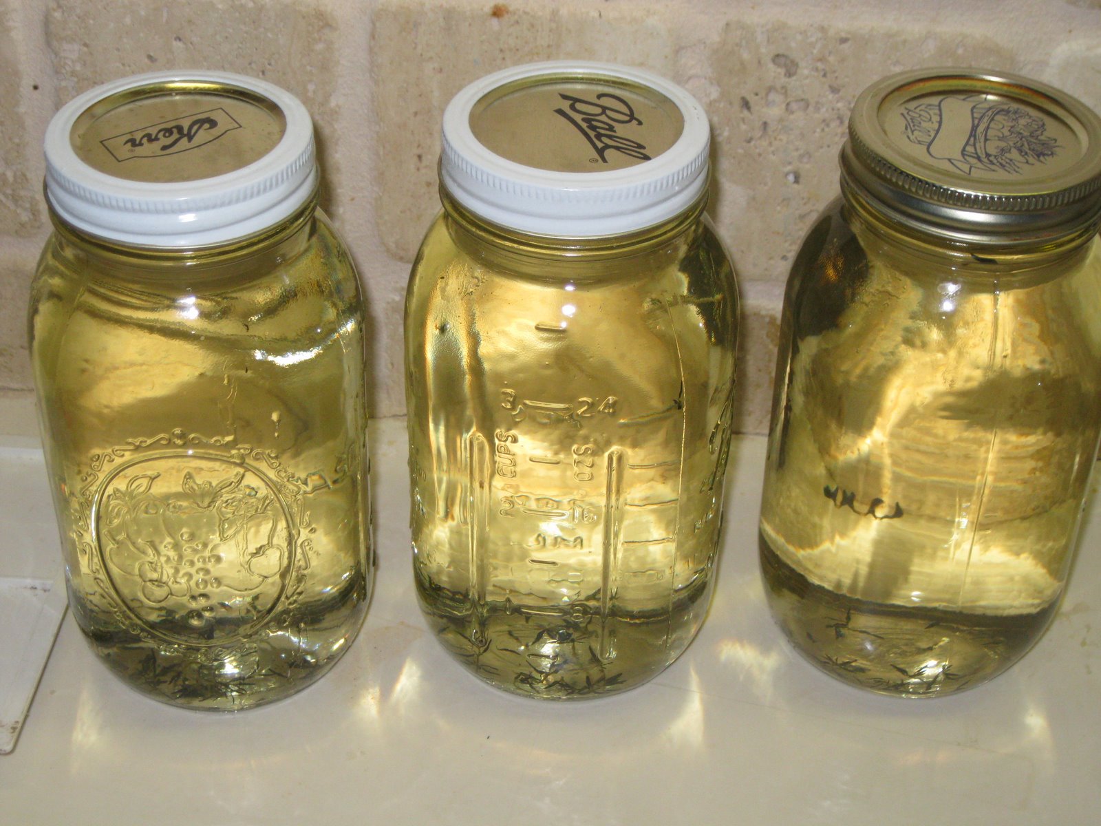 Linda's Bees: Chemistry: The Secret to Crystal-Free 2:1 Bee Tea Sugar Syrup