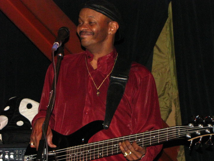 Main Blues: Travelin' Light with Dominique Stone