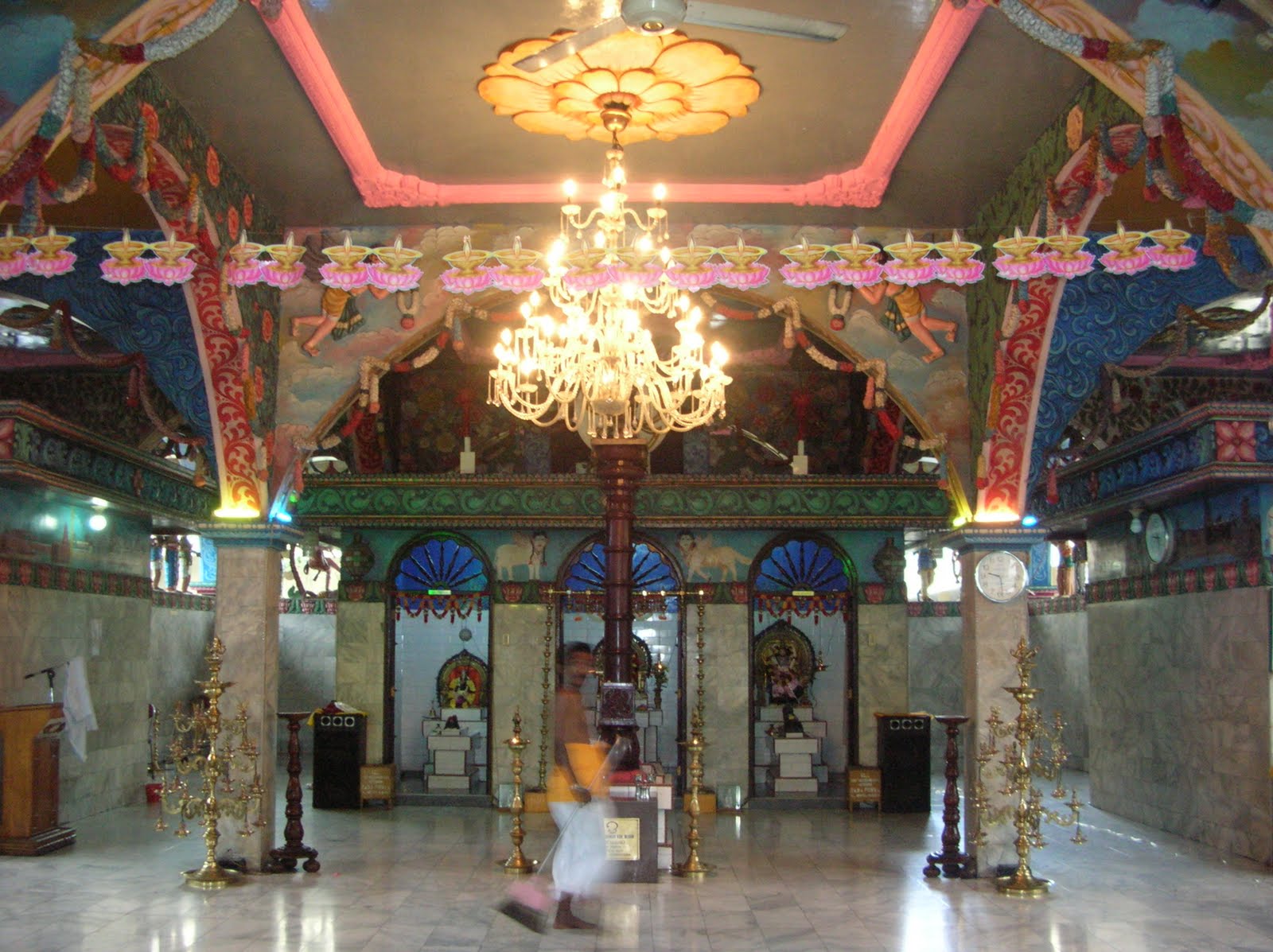 Roundtriptoparadise: kuil shri mariamman at Medan