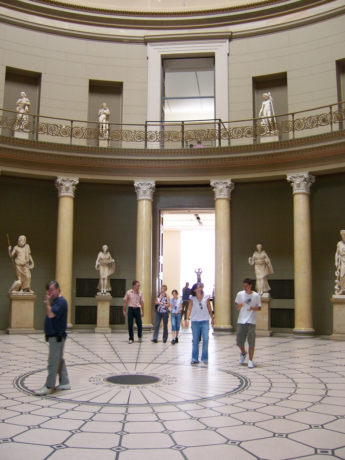 Beatus Est: Altes Museum (Old Museum) Berlin