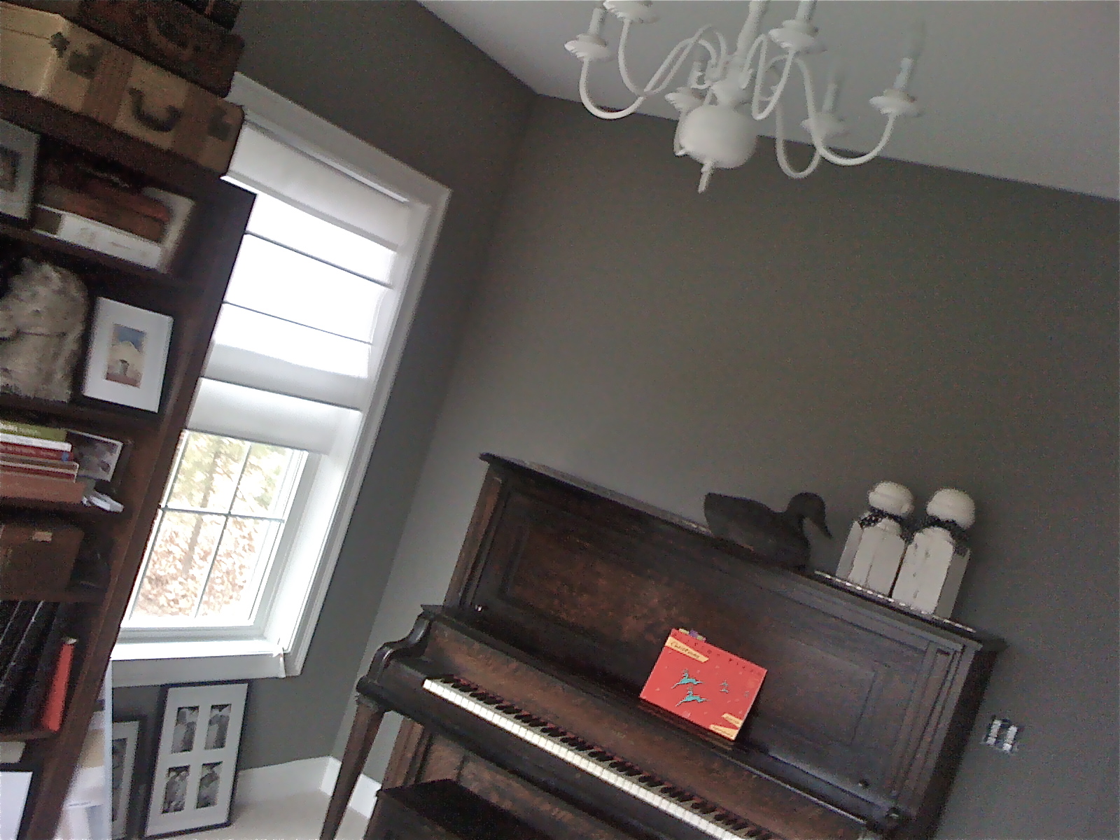 Deux Maison: Benjamin Moore Amherst Grey???!!!! UPDATE