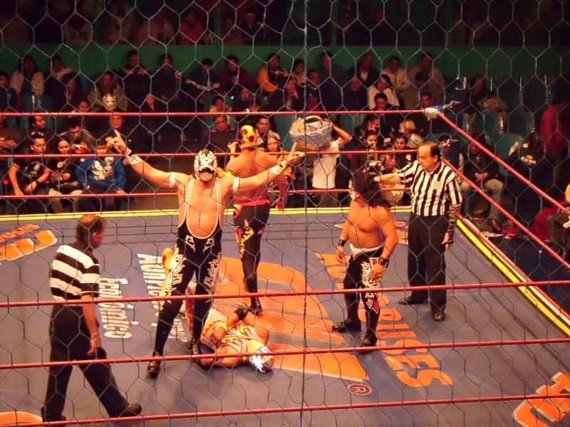 Lucha Libre Porra Fresa: Shocker y La Mascara retan a los Guerreros por ...