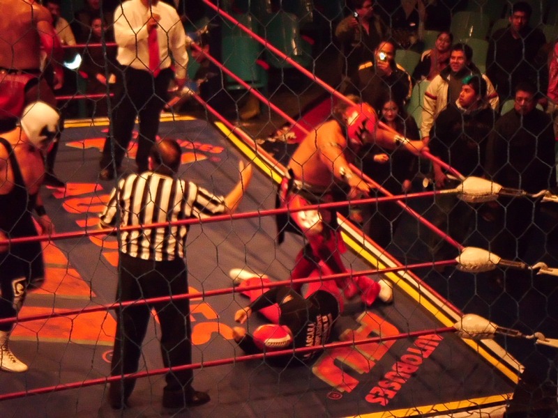 Lucha Libre Porra Fresa: Shocker y La Mascara retan a los Guerreros por ...